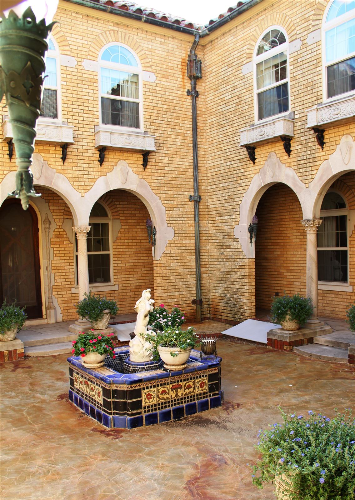 Locations Hub - Seminole Nation Grisso Mansion